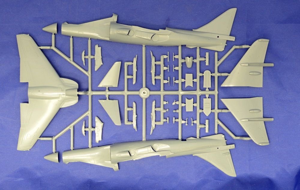 MODELIMEX Online Shop | 1/72 TAV-8B Harrier II (3 decal versions ...