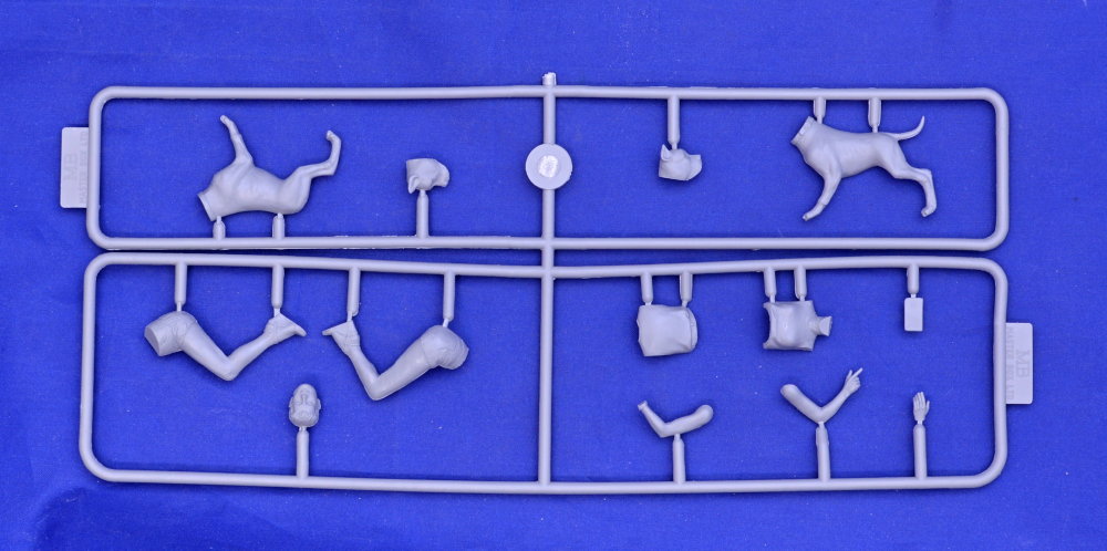 MODELIMEX Online Shop | 1/24 Joni Johnson & her dog Maxx (Trucker ...