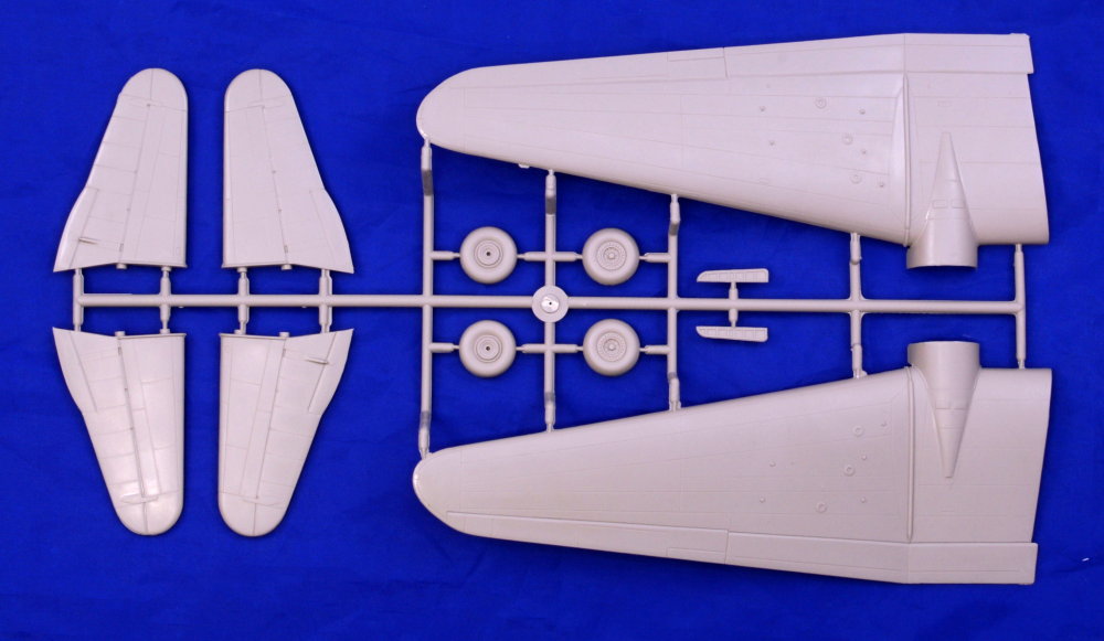 MODELIMEX Online Shop | 1/72 Curtiss R5C-1 Commando (US Marine Corps ...